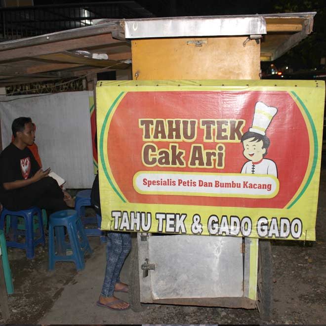 Nikmatnya Tahu Tek Cak Ari | Makassar Kuliner