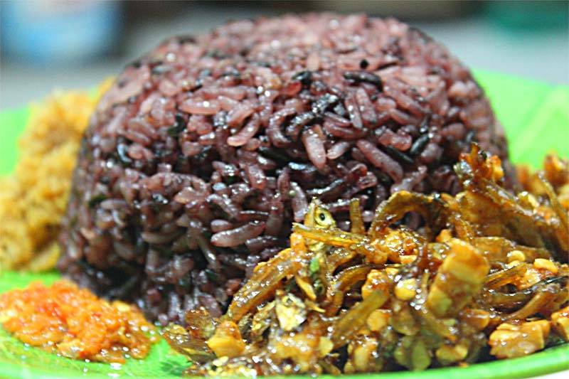 Nikmatnya Songkolo, Lopis & Putu Mayang Kios Tradisional | Makassar Kuliner