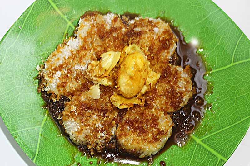 Nikmatnya Songkolo, Lopis & Putu Mayang Kios Tradisional | Makassar Kuliner