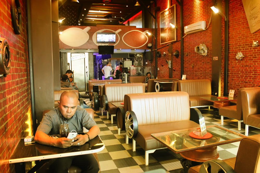 Bengkel Coffee, Tempatnya Keren, Menunya Bikin Ketagihan | Makassar Kuliner