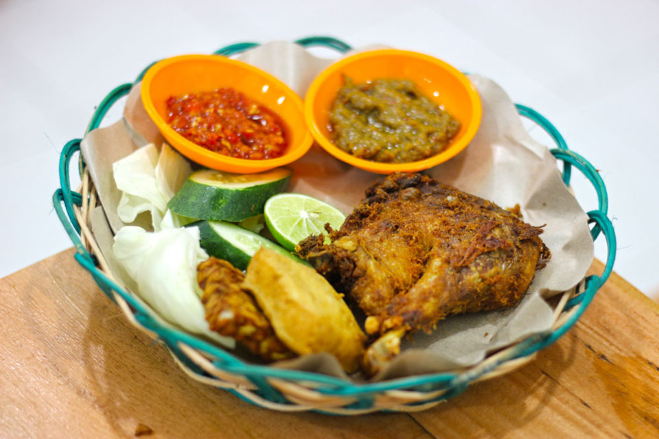 Dangkot 86 sajikan Dangkot Bebek dan Ayam Super Nikmat | Makassar Kuliner
